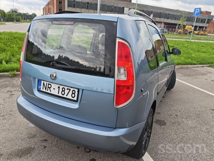 Blue Skoda Roomster 2007 in Valmiera, with an engine capacity of 1.40 L and mileage of 250 thousand km for 2700 €, photo 7 on AUTOMOTO.COM.LV