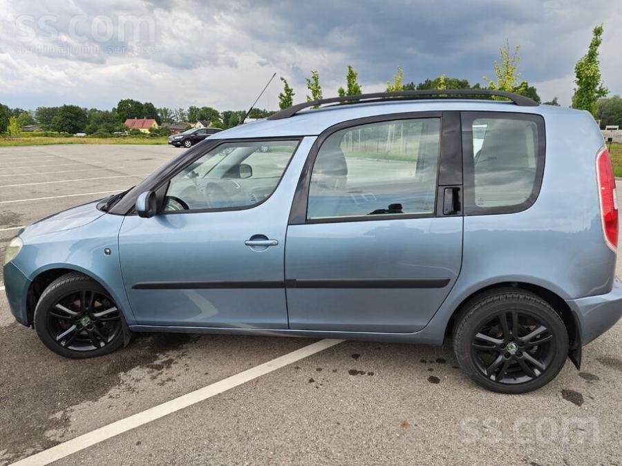 Blue Skoda Roomster 2007 in Valmiera, with an engine capacity of 1.40 L and mileage of 250 thousand km for 2700 €, photo 8 on AUTOMOTO.COM.LV