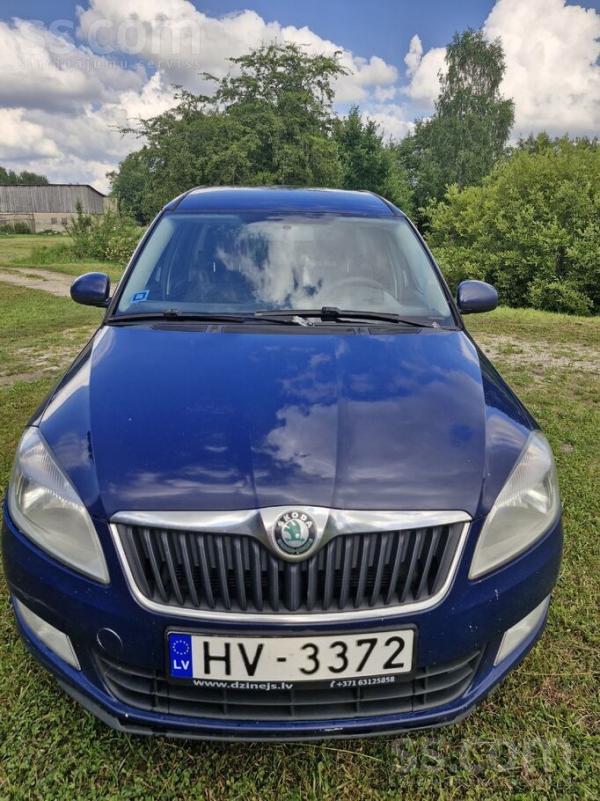 Blue Skoda Roomster 2012 in Tukums, with an engine capacity of 1.60 L and mileage of 332 thousand km for 2030 €, photo 1 on AUTOMOTO.COM.LV