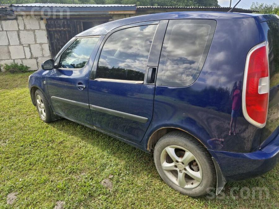 Blue Skoda Roomster 2012 in Tukums, with an engine capacity of 1.60 L and mileage of 332 thousand km for 2030 €, photo 4 on AUTOMOTO.COM.LV