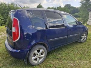 Blue Skoda Roomster 2012 in Tukums, with an engine capacity of 1.60 L and mileage of 332 thousand km for 2030 €, photo 5 on AUTOMOTO.COM.LV
