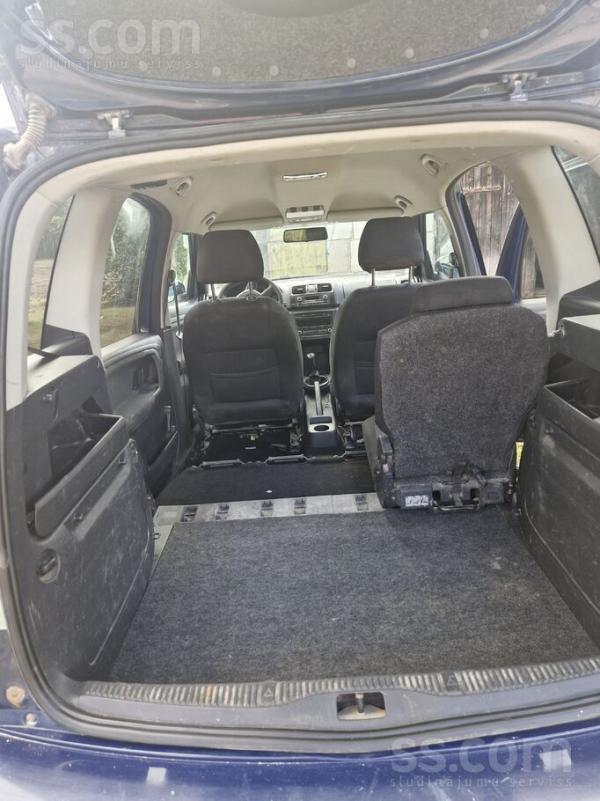 Blue Skoda Roomster 2012 in Tukums, with an engine capacity of 1.60 L and mileage of 332 thousand km for 2030 €, photo 6 on AUTOMOTO.COM.LV