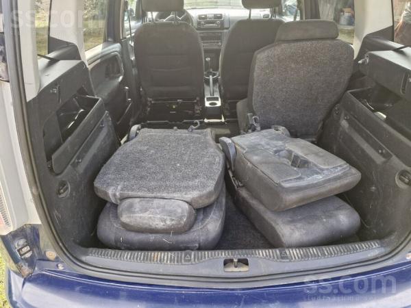 Blue Skoda Roomster 2012 in Tukums, with an engine capacity of 1.60 L and mileage of 332 thousand km for 2030 €, photo 7 on AUTOMOTO.COM.LV