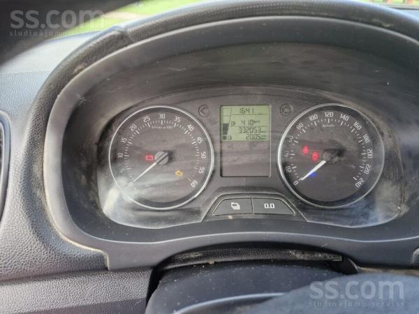 Blue Skoda Roomster 2012 in Tukums, with an engine capacity of 1.60 L and mileage of 332 thousand km for 2030 €, photo 9 on AUTOMOTO.COM.LV