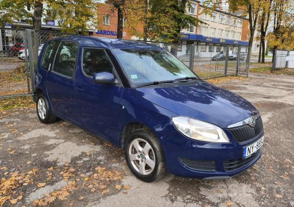 Blue Skoda Roomster 2015 in Jelgava, with an engine capacity of 1.40 L and mileage of 0 thousand km for 1990 €, photo 4 on AUTOMOTO.COM.LV