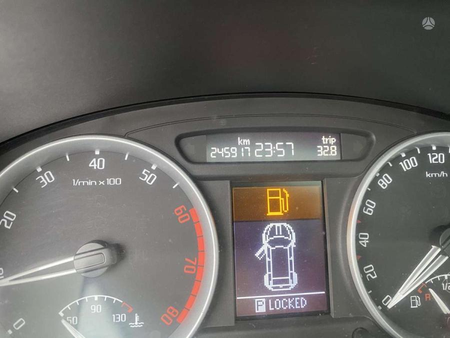Zils Skoda Roomster 2007 Šauļi, ar dzinēja tilpumu 1.60 L un nobraukumu 245 tūkst. km par 1300 €, foto 9 vietnē AUTOMOTO.COM.LV