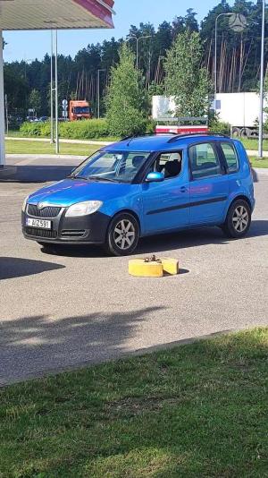 Zils Skoda Roomster 2007 Viļņa, ar dzinēja tilpumu 1.39 L un nobraukumu 290 tūkst. km par 1550 €, foto 3 vietnē AUTOMOTO.COM.LV