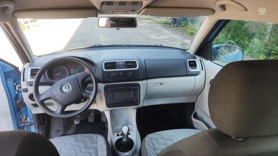 Zils Skoda Roomster 2007 Viļņa, ar dzinēja tilpumu 1.39 L un nobraukumu 290 tūkst. km par 1550 €, foto 10 vietnē AUTOMOTO.COM.LV