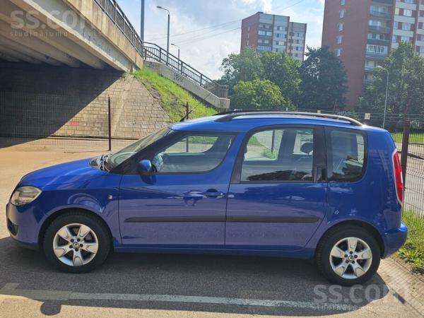 Blue Skoda Roomster 2008 in Riga, with an engine capacity of 1.60 L and mileage of 59 thousand km for 2900 €, photo 2 on AUTOMOTO.COM.LV
