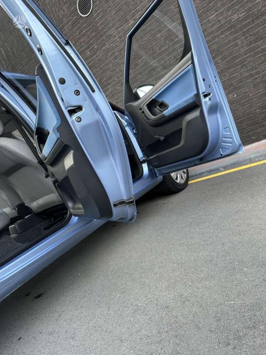 Zils Skoda Roomster 2008 Klaipėda, ar dzinēja tilpumu 1.42 L un nobraukumu 200 tūkst. km par 1999 €, foto 18 vietnē AUTOMOTO.COM.LV