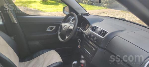 Zils Skoda Roomster 2008 Rīga, ar dzinēja tilpumu 1.60 L un nobraukumu 175 tūkst. km par 3300 €, foto 7 vietnē AUTOMOTO.COM.LV
