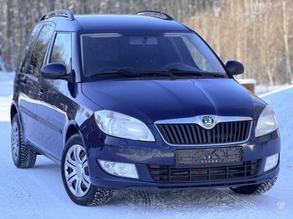 Blue Skoda Roomster 2011 in Utena, with an engine capacity of 1.60 L and mileage of 284 thousand km for 3650 €, photo 1 on AUTOMOTO.COM.LV