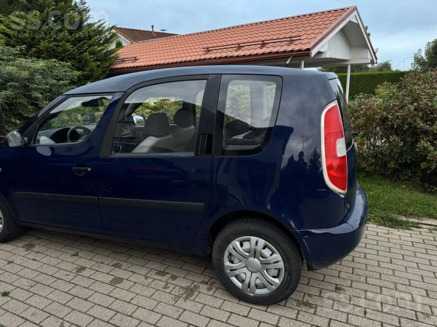 Blue Skoda Roomster 2011 in Riga, with an engine capacity of 1.60 L and mileage of 270 thousand km for 2200 €, photo 5 on AUTOMOTO.COM.LV