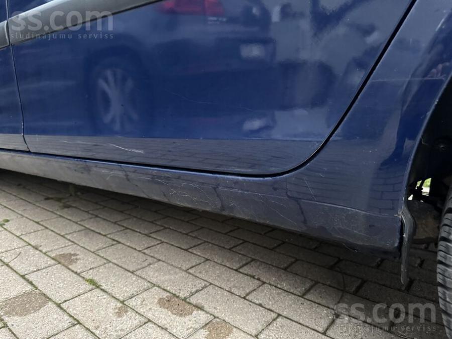 Blue Skoda Roomster 2011 in Riga, with an engine capacity of 1.60 L and mileage of 270 thousand km for 2200 €, photo 6 on AUTOMOTO.COM.LV