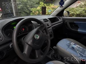 Blue Skoda Roomster 2011 in Riga, with an engine capacity of 1.60 L and mileage of 270 thousand km for 2200 €, photo 8 on AUTOMOTO.COM.LV