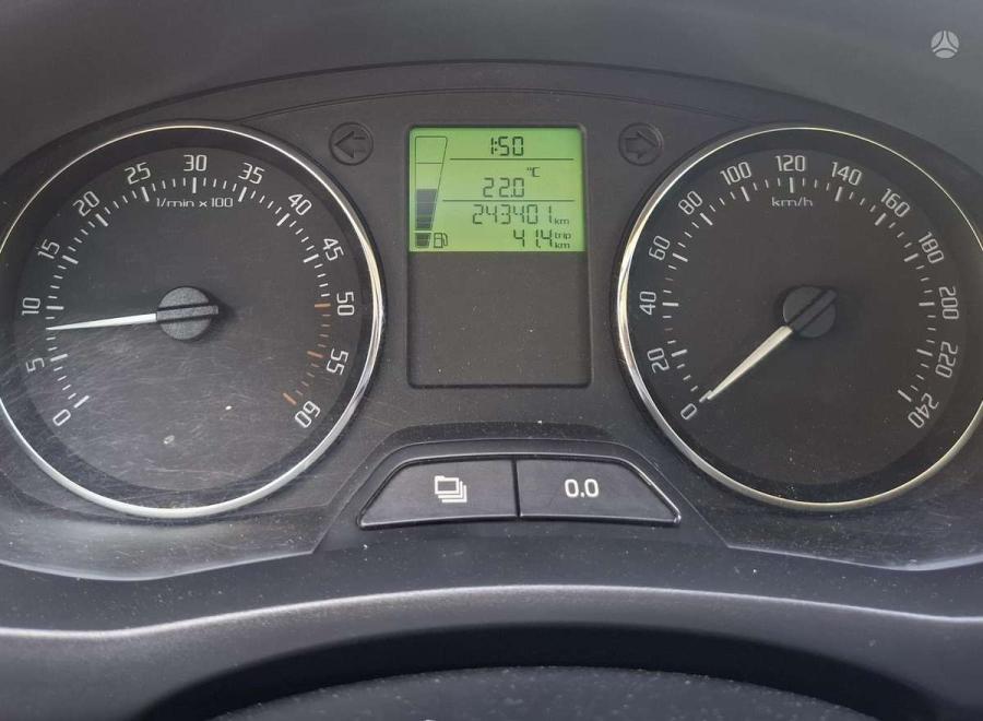 Zils Skoda Roomster 2013 Utena, ar dzinēja tilpumu 1.60 L un nobraukumu 243 tūkst. km par 2600 €, foto 8 vietnē AUTOMOTO.COM.LV
