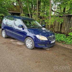 Blue Skoda Roomster 2011 in Riga, with an engine capacity of 1.60 L and mileage of 310 thousand km for 1950 €, photo 3 on AUTOMOTO.COM.LV