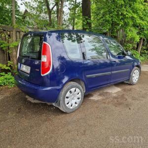 Blue Skoda Roomster 2011 in Riga, with an engine capacity of 1.60 L and mileage of 310 thousand km for 1950 €, photo 4 on AUTOMOTO.COM.LV