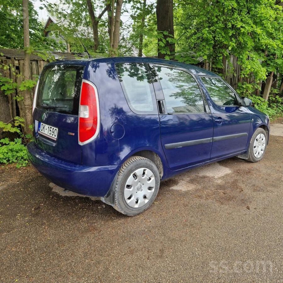 Blue Skoda Roomster 2011 in Riga, with an engine capacity of 1.60 L and mileage of 310 thousand km for 1950 €, photo 4 on AUTOMOTO.COM.LV