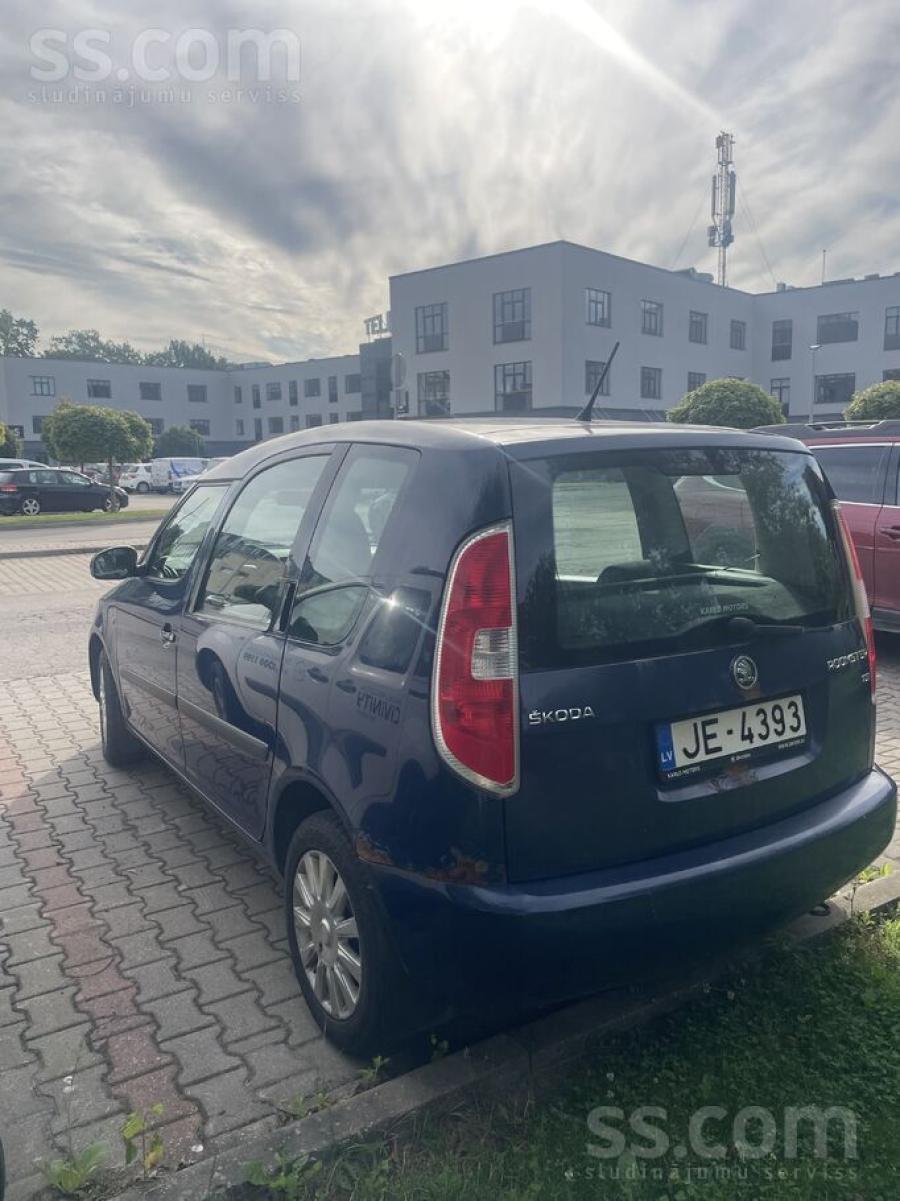 Blue Skoda Roomster 2013 in Riga, with an engine capacity of 1.20 L and mileage of 332 thousand km for 1950 €, photo 2 on AUTOMOTO.COM.LV