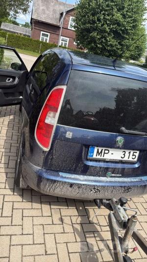Zils Skoda Roomster 2007 Kuldīga, ar dzinēja tilpumu 1.90 L un nobraukumu 334 tūkst. km par 1900 €, foto 3 vietnē AUTOMOTO.COM.LV