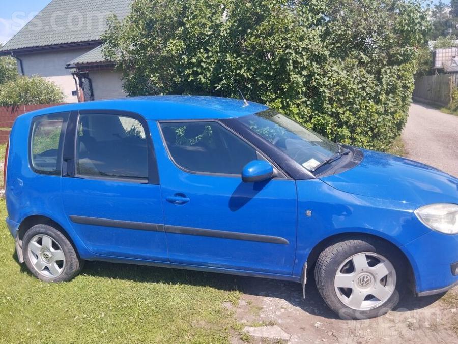 Blue Skoda Roomster 2008 in Jelgava, with an engine capacity of 1.40 L and mileage of 258 thousand km for 1650 €, photo 2 on AUTOMOTO.COM.LV