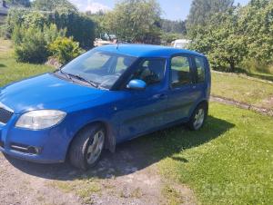Blue Skoda Roomster 2008 in Jelgava, with an engine capacity of 1.40 L and mileage of 258 thousand km for 1650 €, photo 3 on AUTOMOTO.COM.LV