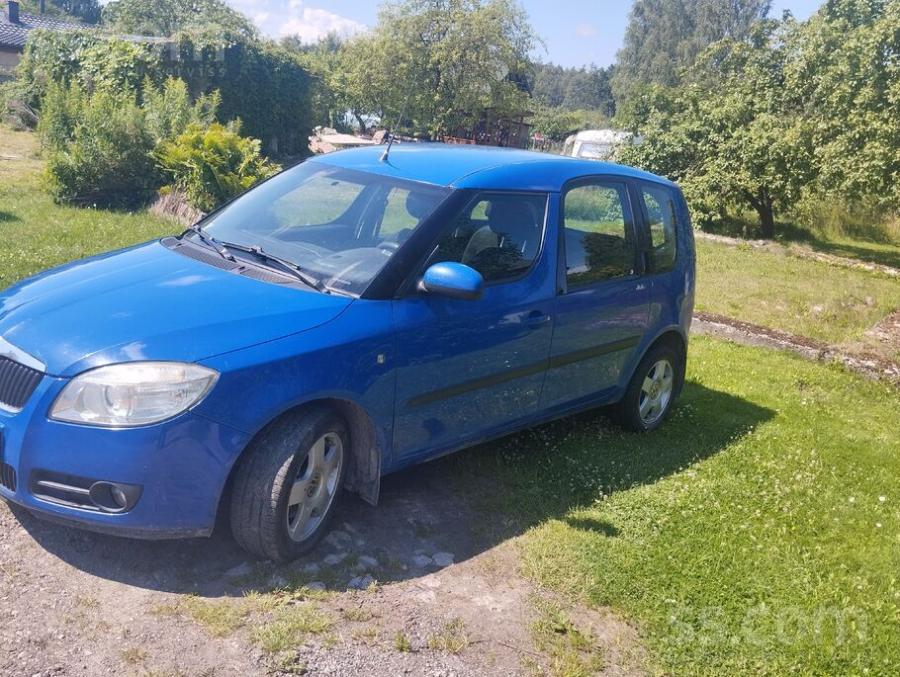 Blue Skoda Roomster 2008 in Jelgava, with an engine capacity of 1.40 L and mileage of 258 thousand km for 1650 €, photo 3 on AUTOMOTO.COM.LV