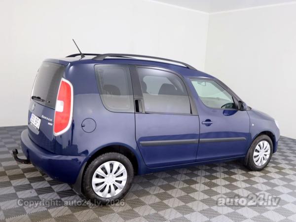 Zils Skoda Roomster 2011 Tallina, ar dzinēja tilpumu 1.60 L un nobraukumu 317 tūkst. km par 1599 €, foto 3 vietnē AUTOMOTO.COM.LV