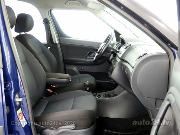 Zils Skoda Roomster 2011 Tallina, ar dzinēja tilpumu 1.60 L un nobraukumu 317 tūkst. km par 1599 €, foto 6 vietnē AUTOMOTO.COM.LV