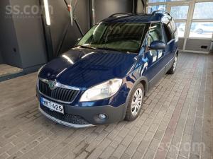 Blue Skoda Roomster 2012 in Jurmala, with an engine capacity of 1.60 L and mileage of 234 thousand km for 2850 €, photo 3 on AUTOMOTO.COM.LV