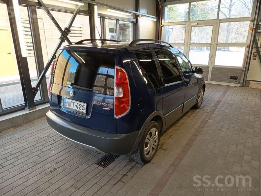 Blue Skoda Roomster 2012 in Jurmala, with an engine capacity of 1.60 L and mileage of 234 thousand km for 2850 €, photo 5 on AUTOMOTO.COM.LV