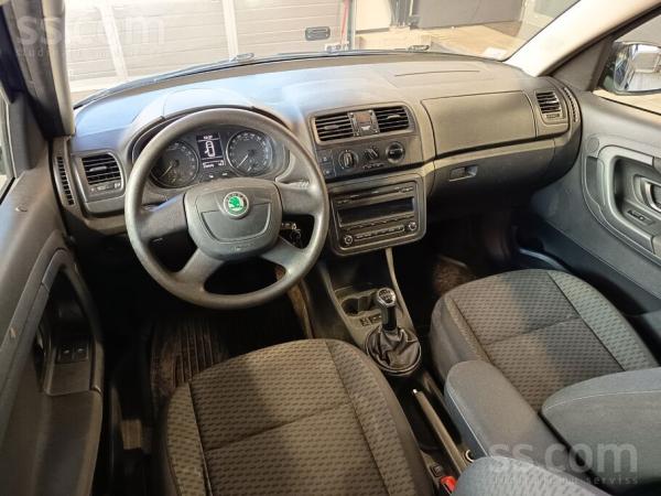 Blue Skoda Roomster 2012 in Jurmala, with an engine capacity of 1.60 L and mileage of 234 thousand km for 2850 €, photo 5 on AUTOMOTO.COM.LV