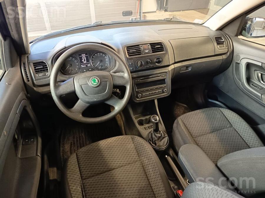Blue Skoda Roomster 2012 in Jurmala, with an engine capacity of 1.60 L and mileage of 234 thousand km for 2850 €, photo 6 on AUTOMOTO.COM.LV