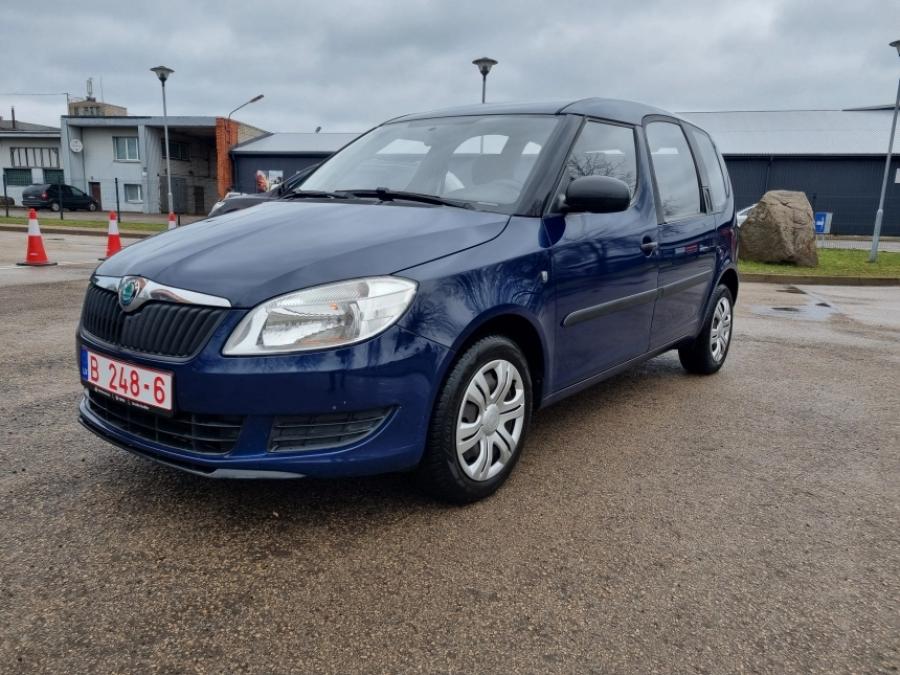 Blue Skoda Roomster 2012 in Riga, with an engine capacity of 1.20 L and mileage of 247 thousand km for 3370 €, photo 1 on AUTOMOTO.COM.LV