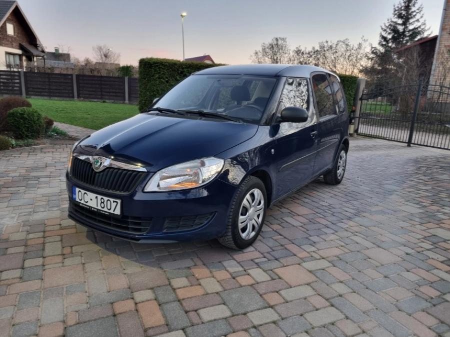 Blue Skoda Roomster 2012 in Riga, with an engine capacity of 1.20 L and mileage of 247 thousand km for 3370 €, photo 3 on AUTOMOTO.COM.LV