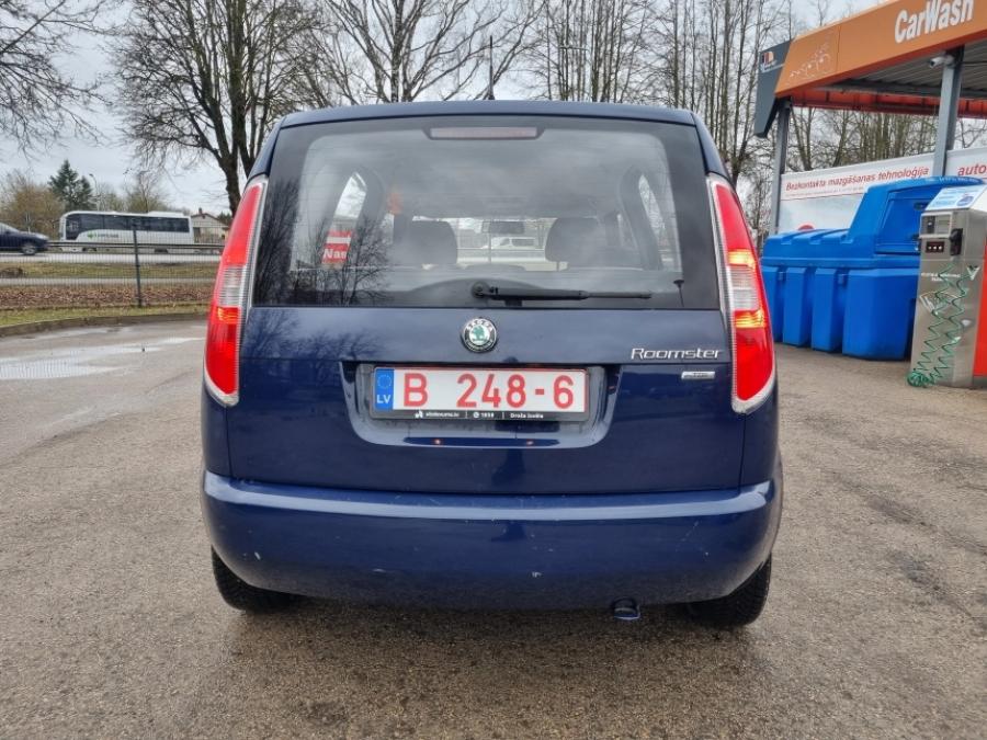 Blue Skoda Roomster 2012 in Riga, with an engine capacity of 1.20 L and mileage of 247 thousand km for 3370 €, photo 8 on AUTOMOTO.COM.LV