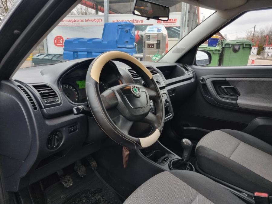 Blue Skoda Roomster 2012 in Riga, with an engine capacity of 1.20 L and mileage of 247 thousand km for 3370 €, photo 26 on AUTOMOTO.COM.LV