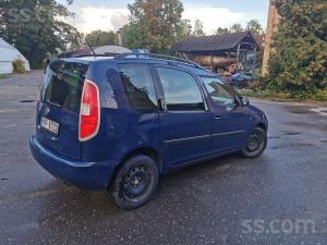 Zils Skoda Roomster 2013 Rīga, ar dzinēja tilpumu 1.60 L un nobraukumu 386 tūkst. km par 1950 €, foto 4 vietnē AUTOMOTO.COM.LV