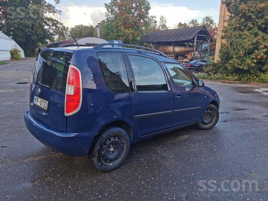Zils Skoda Roomster 2013 Rīga, ar dzinēja tilpumu 1.60 L un nobraukumu 386 tūkst. km par 1950 €, foto 4 vietnē AUTOMOTO.COM.LV
