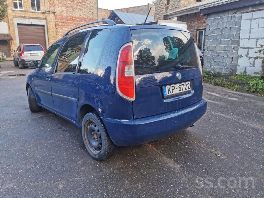 Zils Skoda Roomster 2013 Rīga, ar dzinēja tilpumu 1.60 L un nobraukumu 386 tūkst. km par 1950 €, foto 5 vietnē AUTOMOTO.COM.LV
