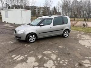 Brown Skoda Roomster 2007 in Riga, with an engine capacity of 1.40 L and mileage of 285 thousand km for 1800 €, photo 3 on AUTOMOTO.COM.LV