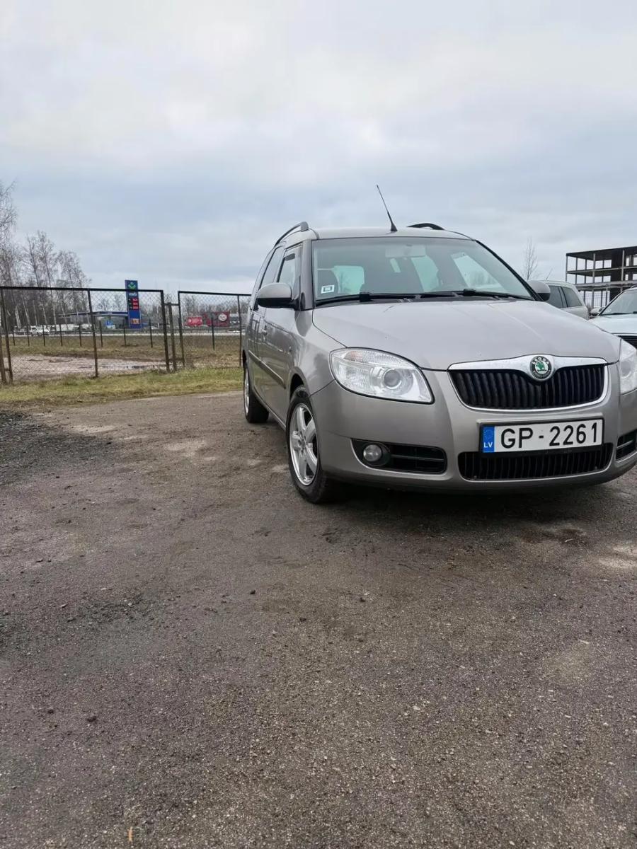 Brown Skoda Roomster 2007 in Riga, with an engine capacity of 1.40 L and mileage of 285 thousand km for 1800 €, photo 4 on AUTOMOTO.COM.LV
