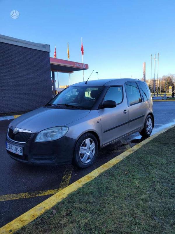 Brūns Skoda Roomster 2008 Panevēža, ar dzinēja tilpumu 1.40 L un nobraukumu 490 tūkst. km par 666 €, foto 5 vietnē AUTOMOTO.COM.LV