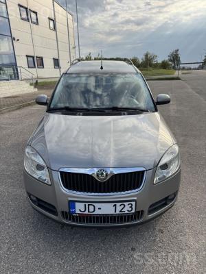 Brūns Skoda Roomster 2008 Daugavpils, ar dzinēja tilpumu 1.90 L un nobraukumu 290 tūkst. km par 3950 €, foto  vietnē AUTOMOTO.COM.LV