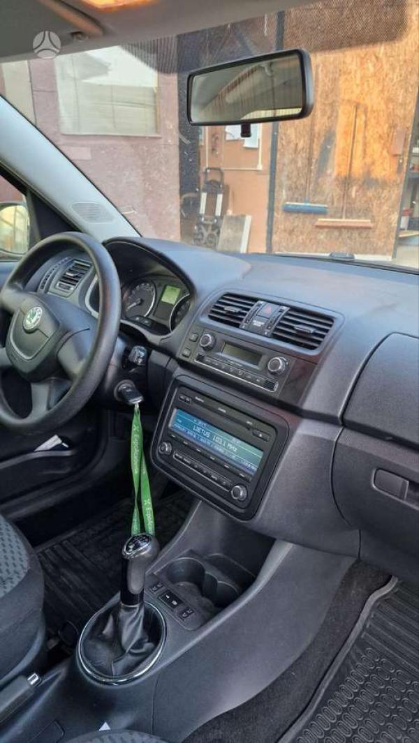 Brown Skoda Roomster 2011 in Vilnius, with an engine capacity of 1.60 L and mileage of 261 thousand km for 2500 €, photo 8 on AUTOMOTO.COM.LV