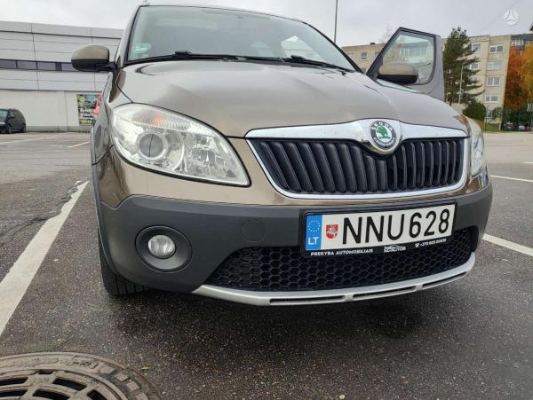 Brown Skoda Roomster 2012 in Alytus, with an engine capacity of 1.60 L and mileage of 271 thousand km for 4250 €, photo 11 on AUTOMOTO.COM.LV