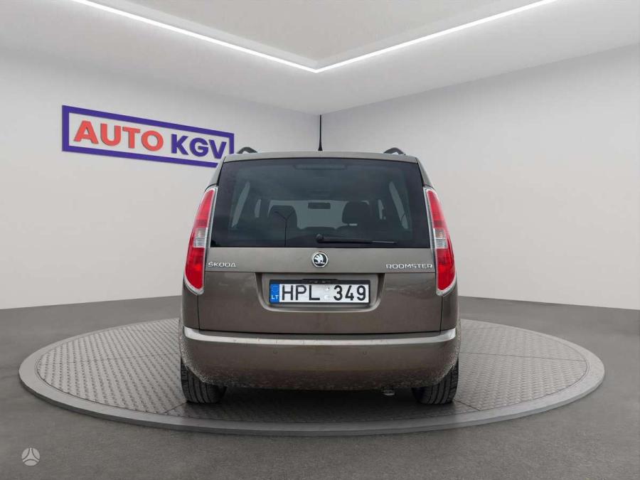 Brown Skoda Roomster 2014 in Kaunas, with an engine capacity of 1.20 L and mileage of 135 thousand km for 3999 €, photo 5 on AUTOMOTO.COM.LV