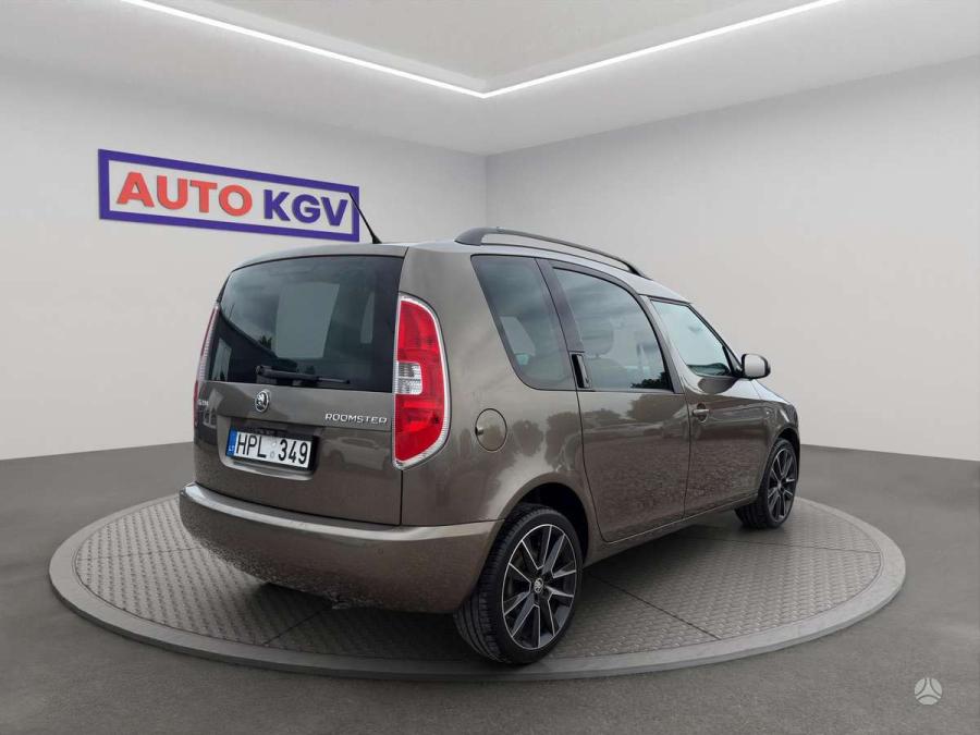 Brown Skoda Roomster 2014 in Kaunas, with an engine capacity of 1.20 L and mileage of 135 thousand km for 3999 €, photo 6 on AUTOMOTO.COM.LV