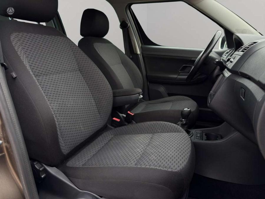 Brown Skoda Roomster 2014 in Kaunas, with an engine capacity of 1.20 L and mileage of 135 thousand km for 3999 €, photo 9 on AUTOMOTO.COM.LV